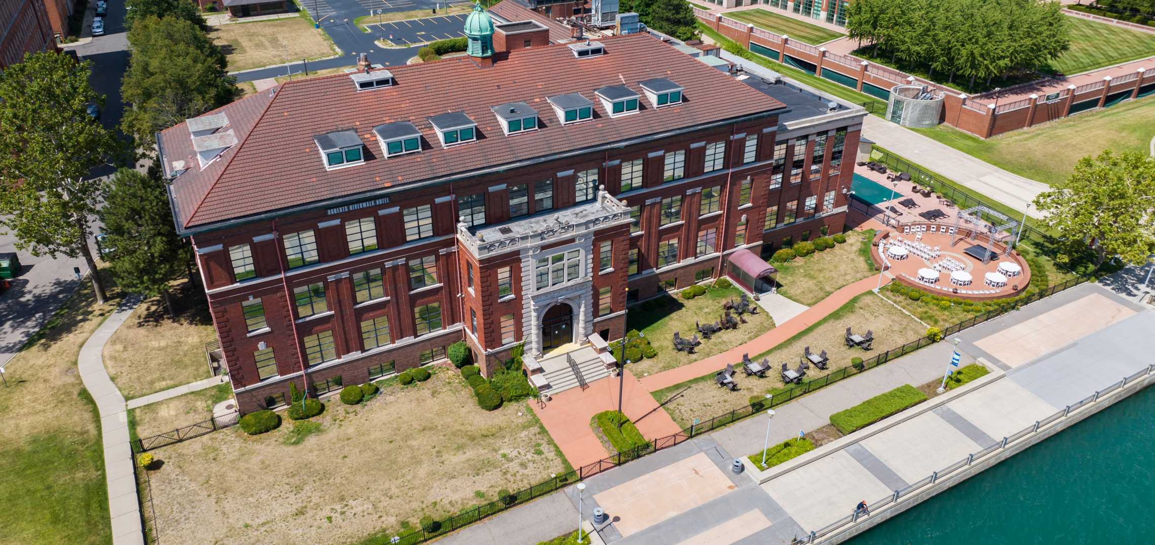 Bedrock adds Roberts Riverwalk Hotel to East Riverfront portfolio ...